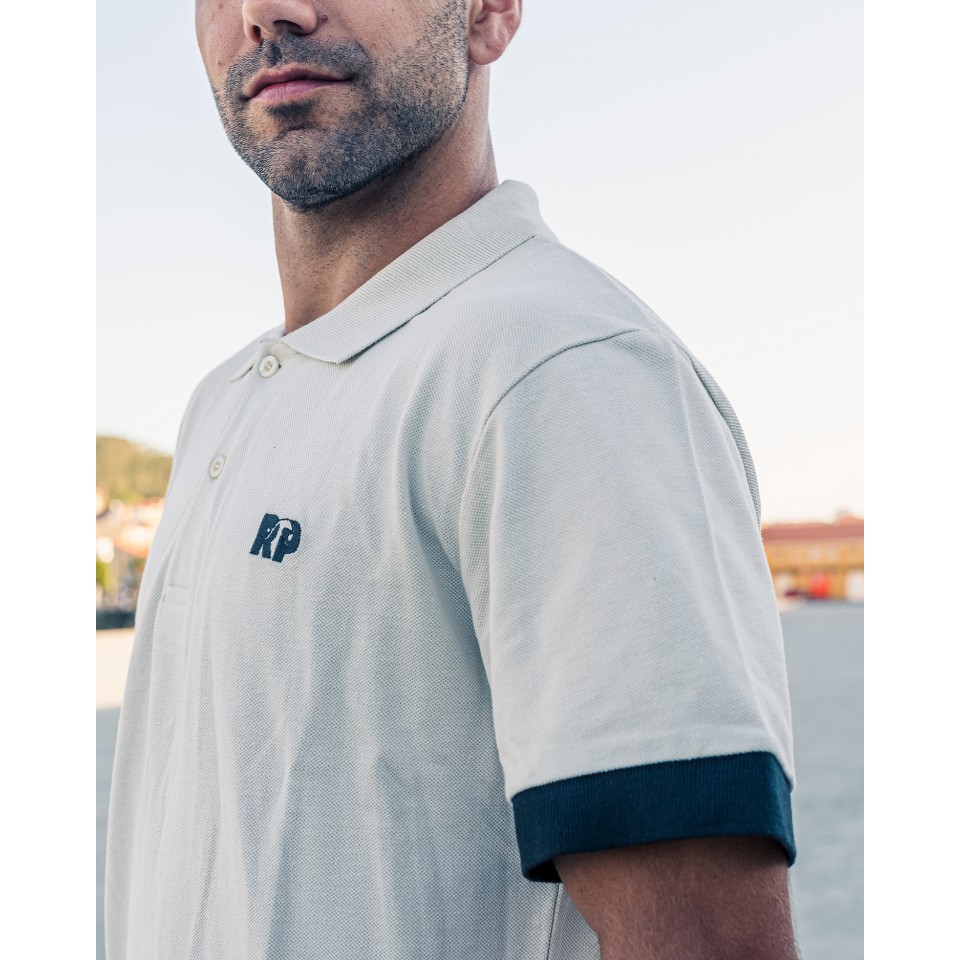 Polo en algodón gris claro de mejor calidad.